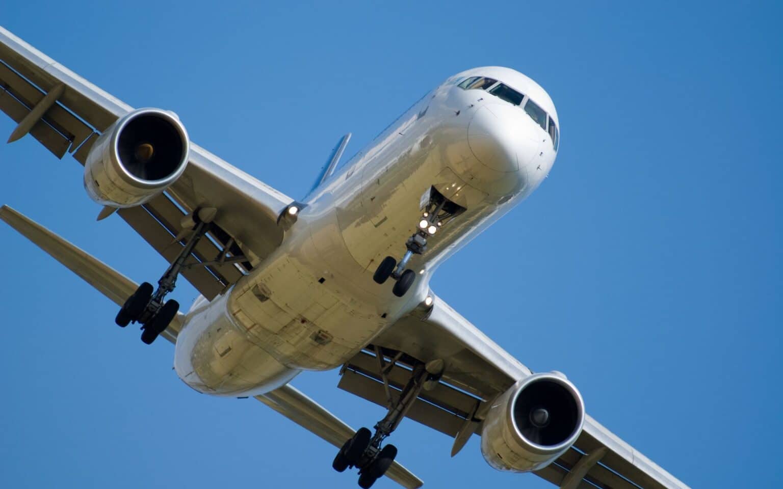 "I Thought It Was Over" : Boeing 757 Makes Emergency Landing After ...